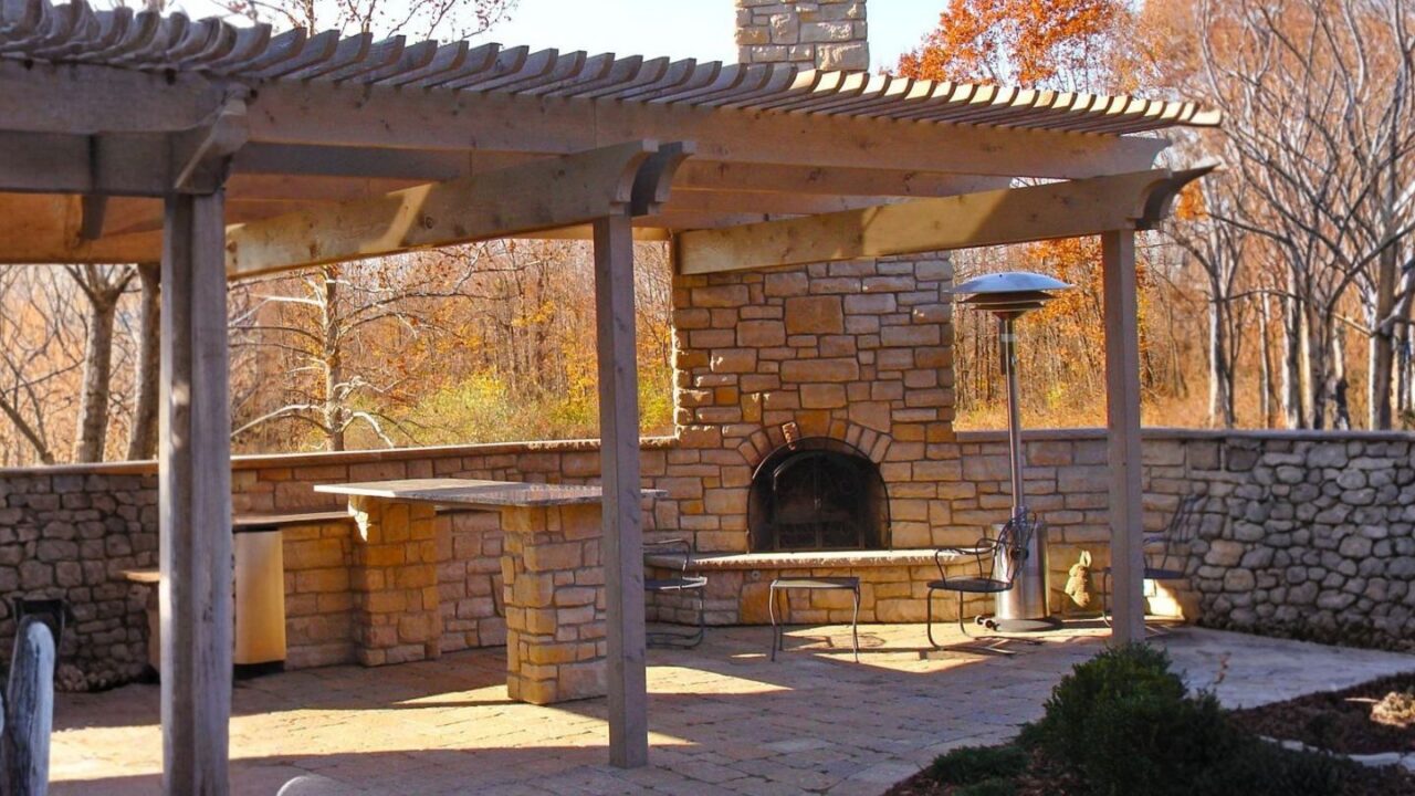 How Can a Deck Builder in Northeast Ohio Upgrade Small Backyard Spaces?